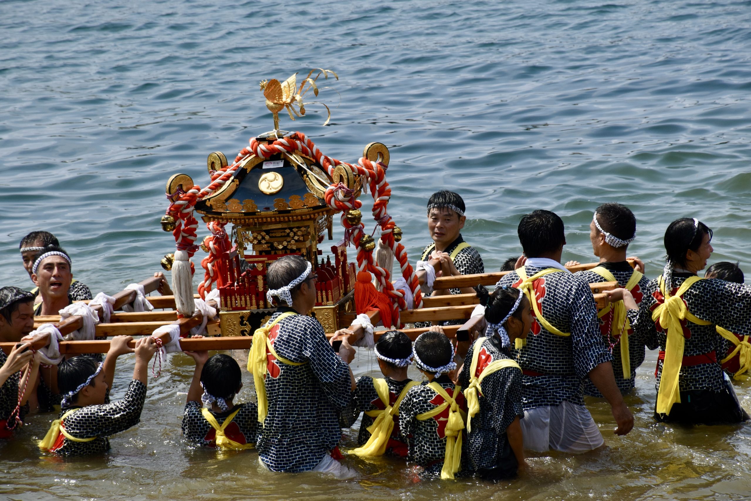Kozushima: Impressive Nature and Cobalt Blue Ocean That Attracts The Gods